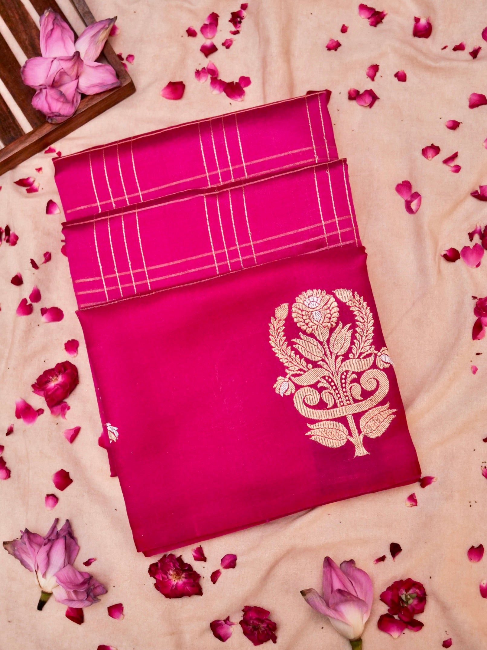 Rani Pink Check-Patterned Saree – Vandana Sarees